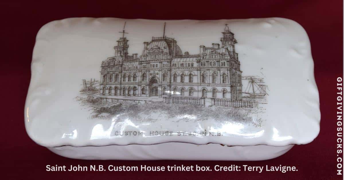 What is a Trinket Box? A Guide to Ridiculously Charming Storage ...
