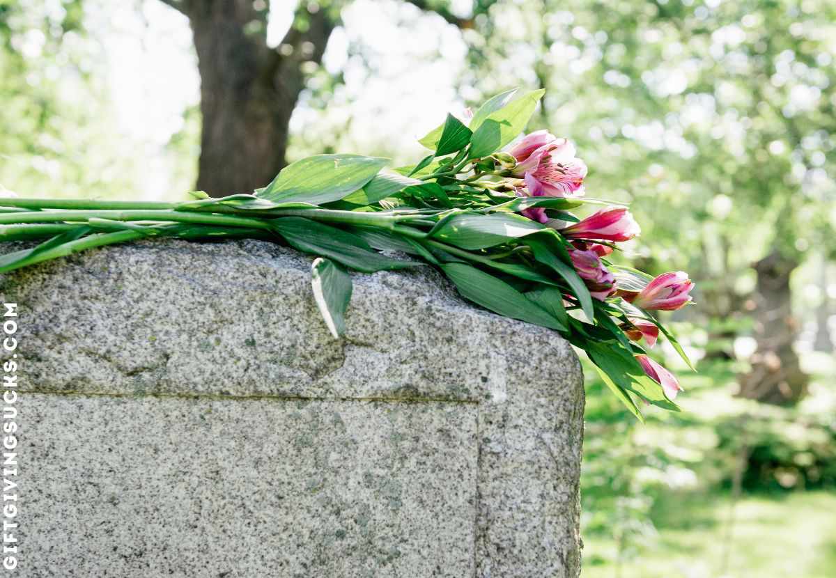 What to Write on the Card for Funeral Flowers: Tips and Examples ...